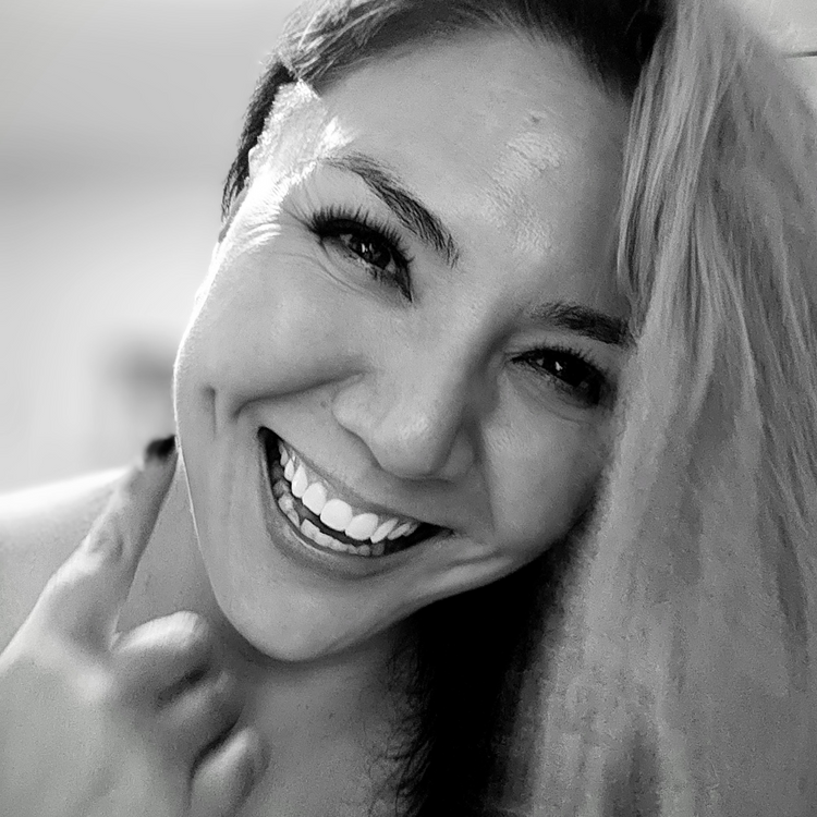 About Alex. – Alex Fox Books